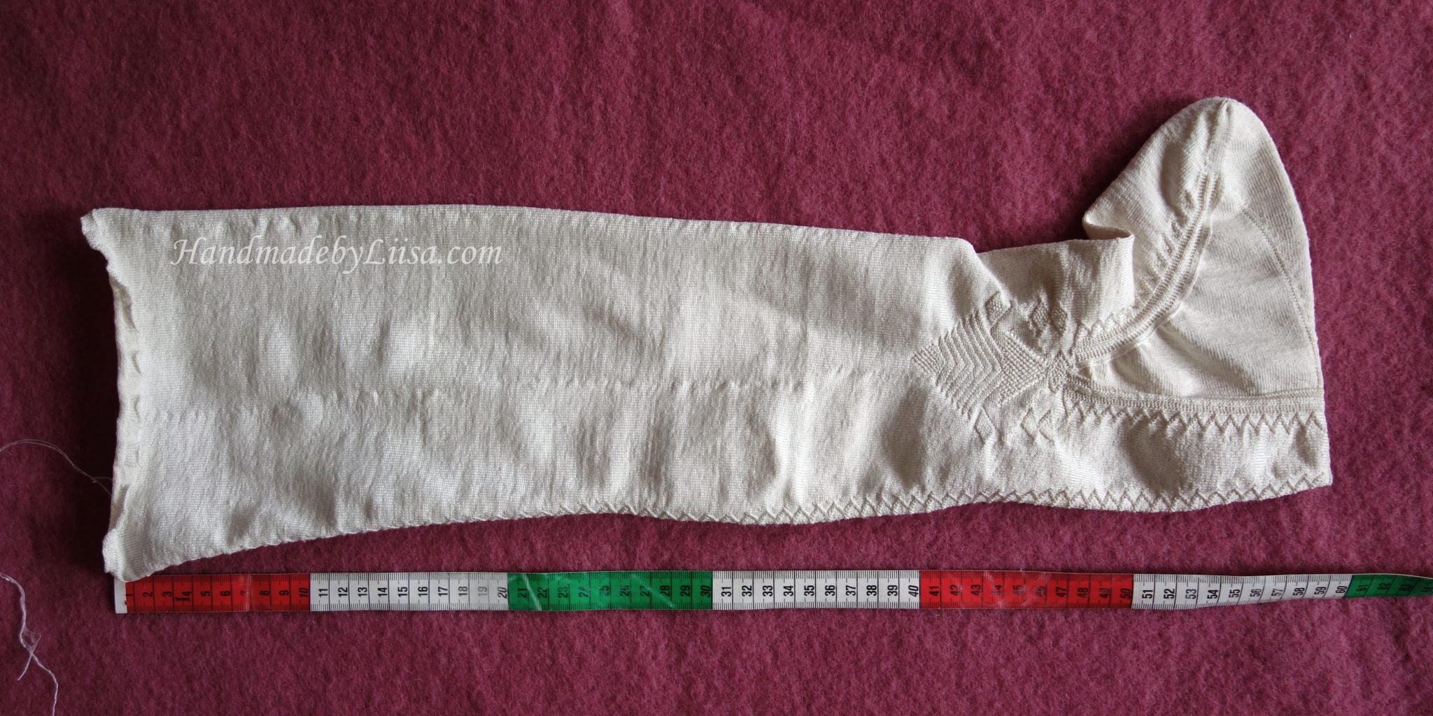 Knitting a 17th-century silk stocking for the Refashioning the ...