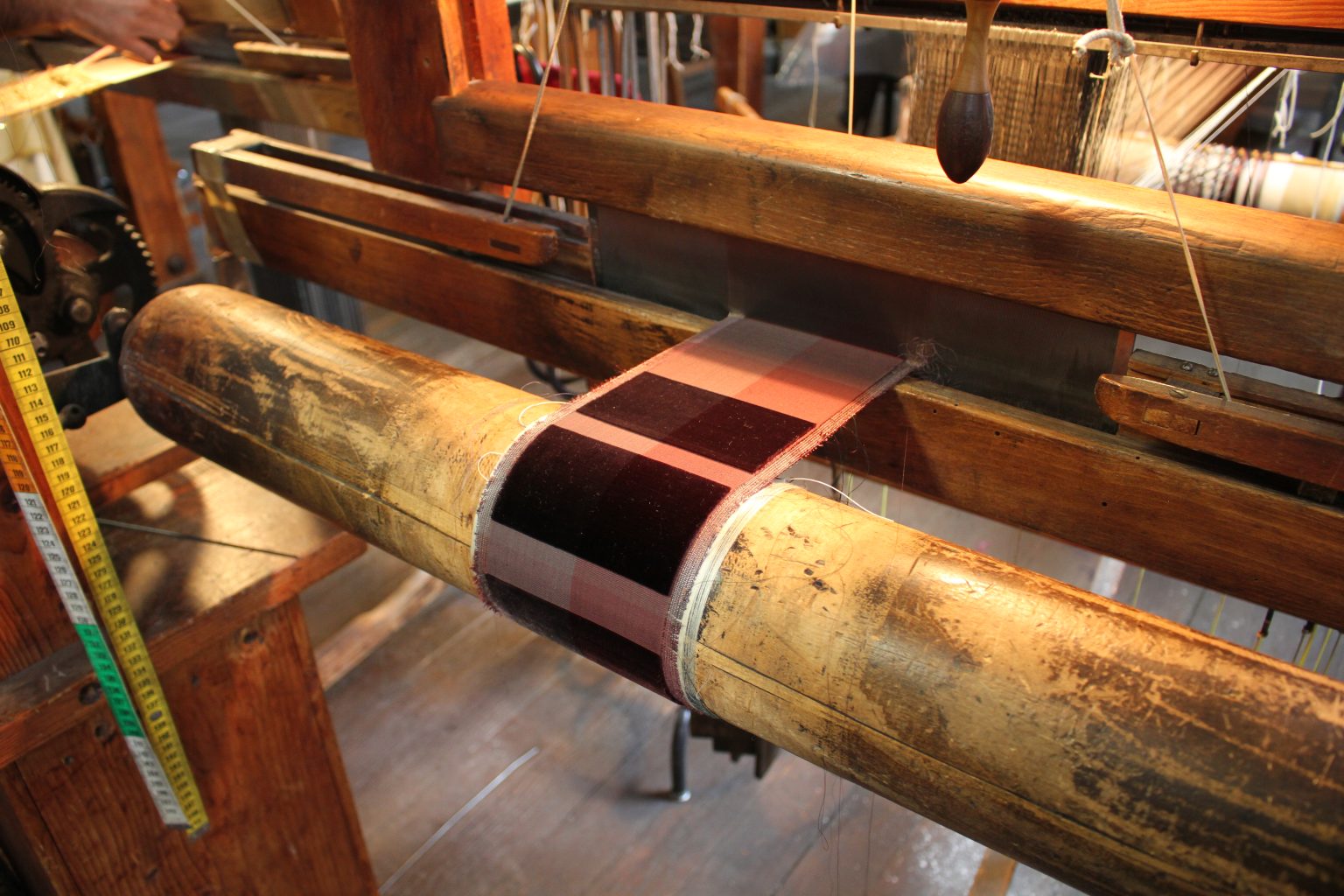 Professional Velvet Weaving - Refashioning the Renaissance